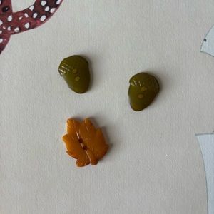 Vintage | Accessories | Vintage 93s Bakelite Green Acorns And Golden ...